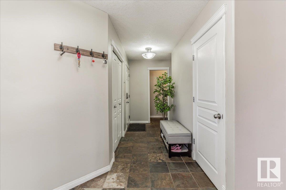 1239 Ormsby Ln Nw, For Sale in Edmonton - Zoocasa