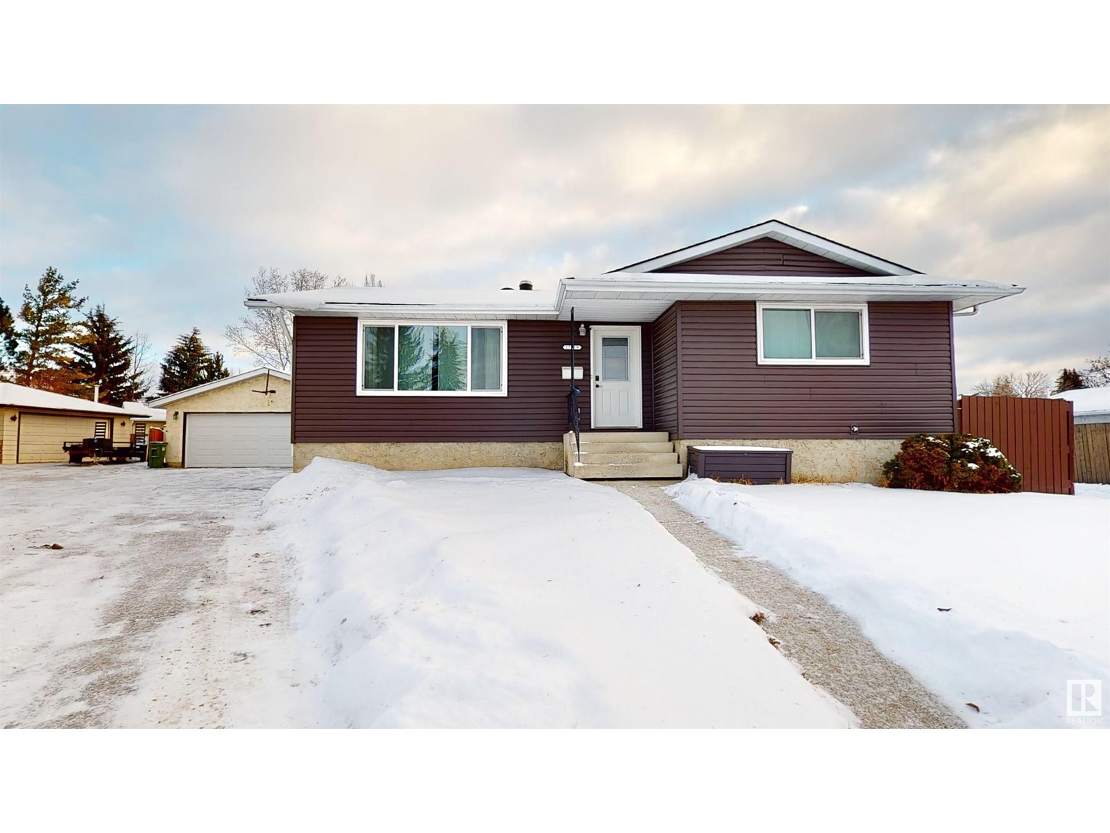 17319 111 St Nw, For Sale in Edmonton - Zoocasa