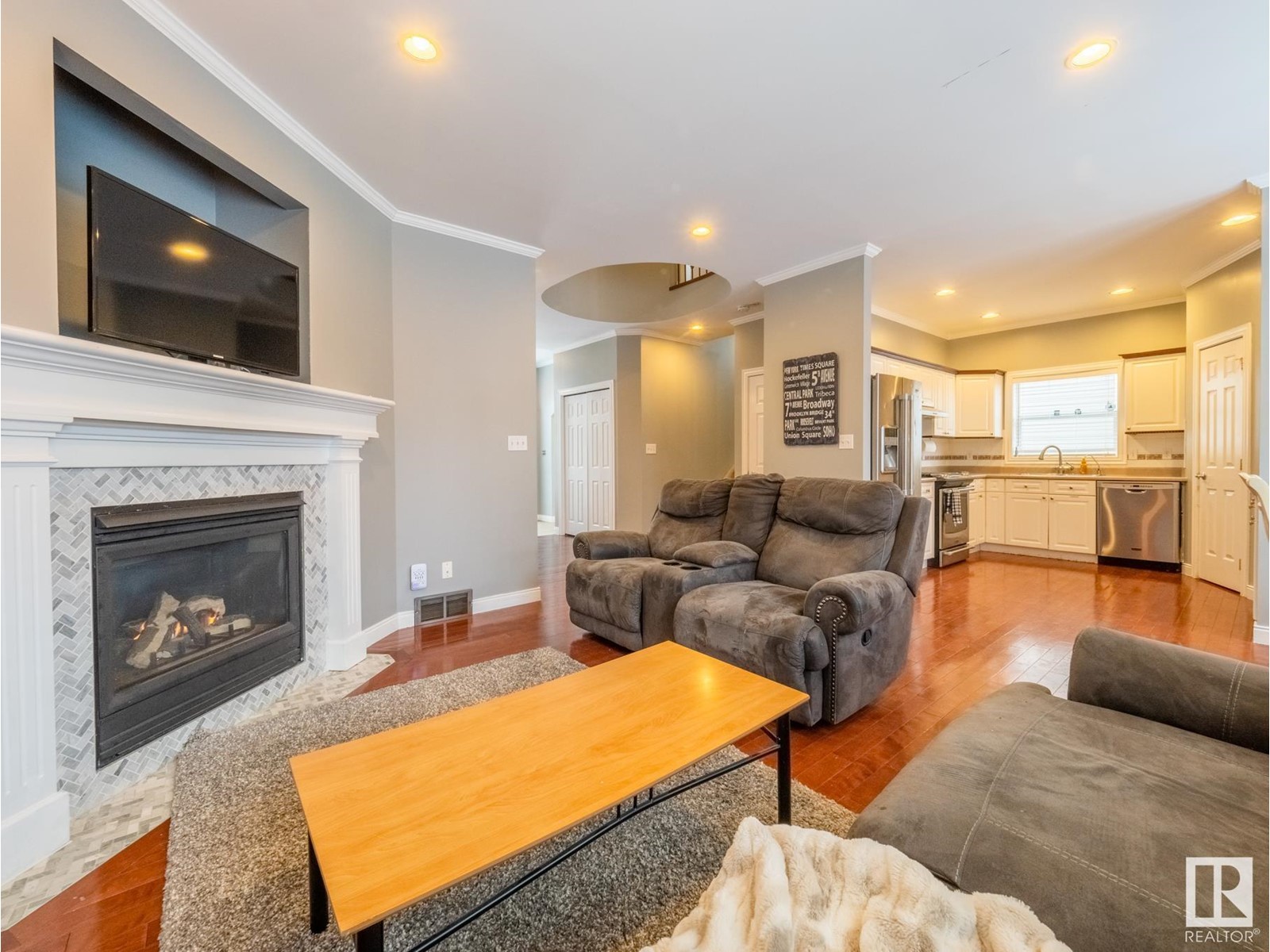 1910 Tanner Wd Nw, For Sale in Edmonton - Zoocasa